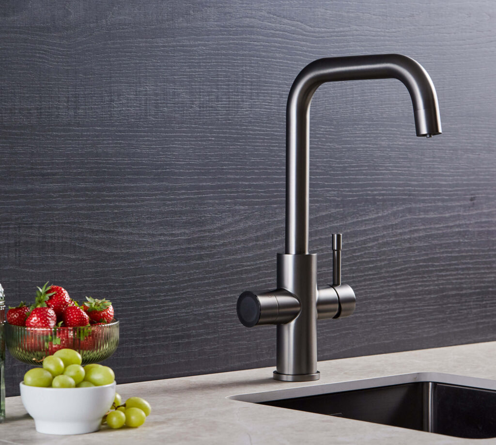 Platinum 4-in-1 Tap with Pull-Out Hose: Brushed Nickel